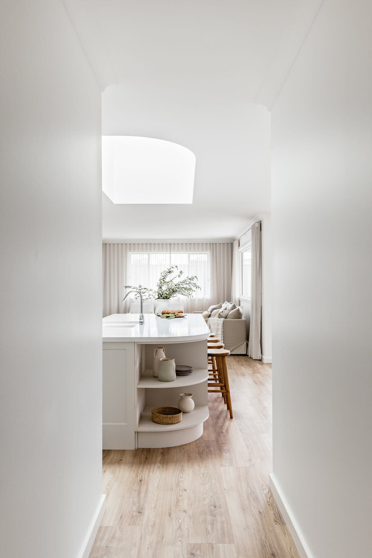 Oak & Orange Create a Cosy Country Style Home to Sell - Caesarstone New ...