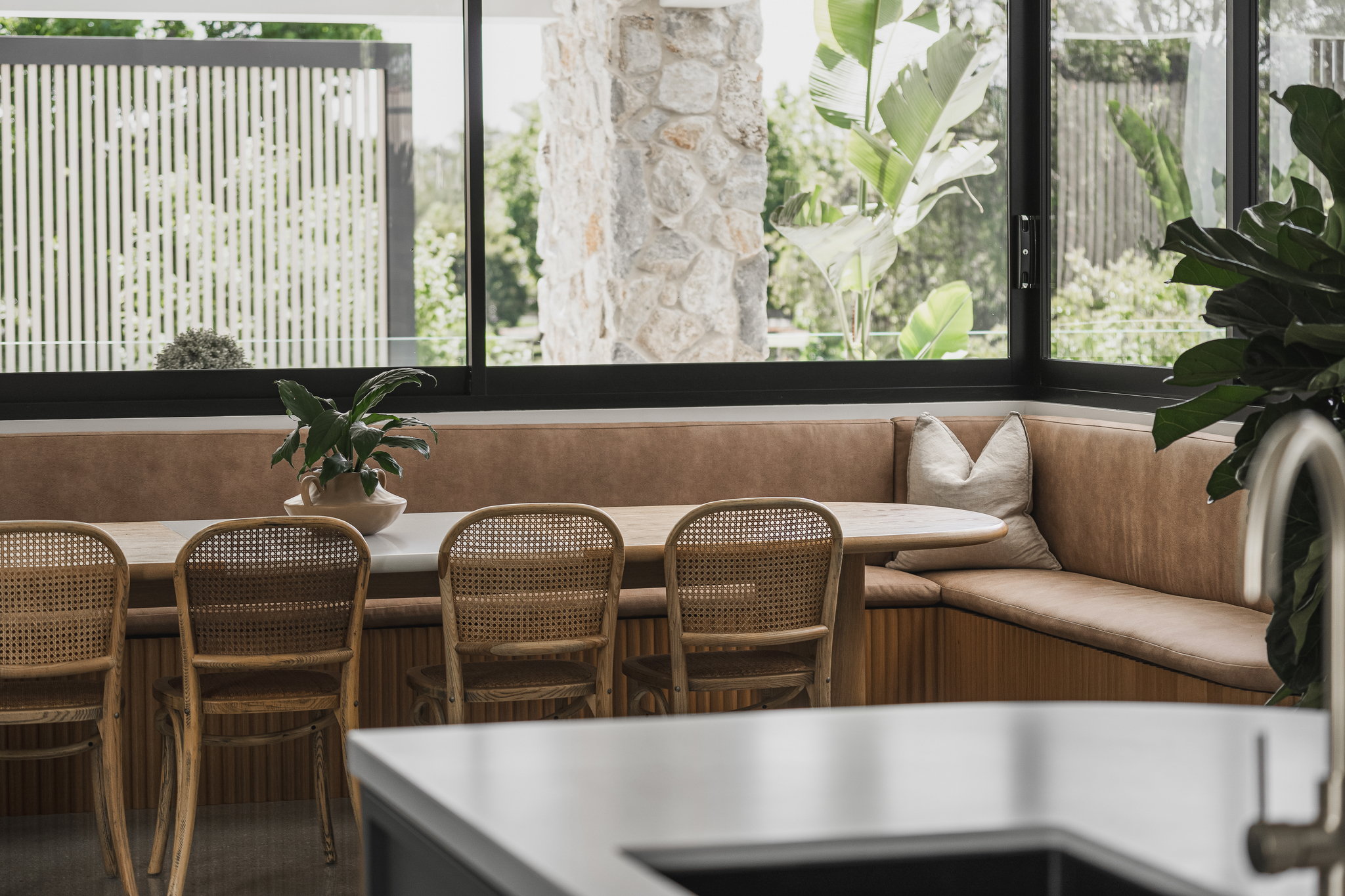 Palm Springs Serenity with a Mid-Century Modern Edge | Caesarstone ...